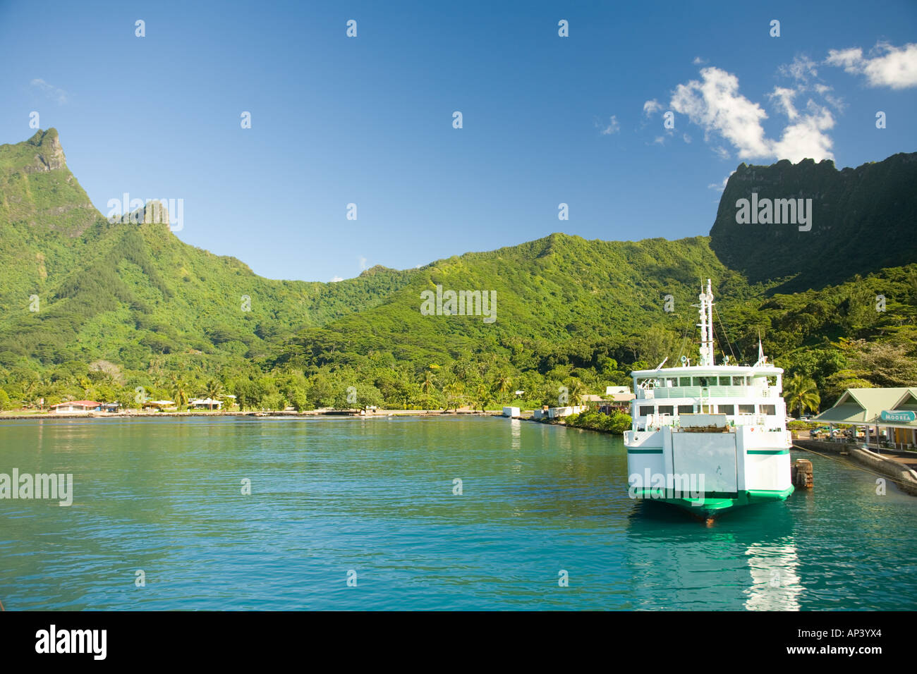 Tahiti à Morea entrée en ferry au quai de Vaiare, l'île de Morea ...