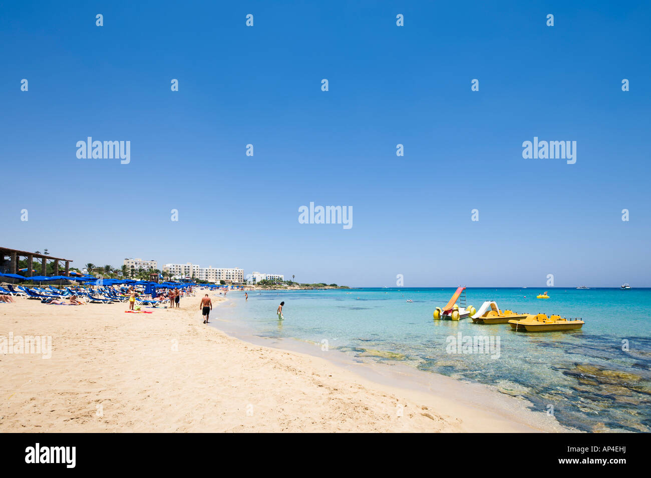 Chypre plage touristique Banque de photographies et d’images à haute ...