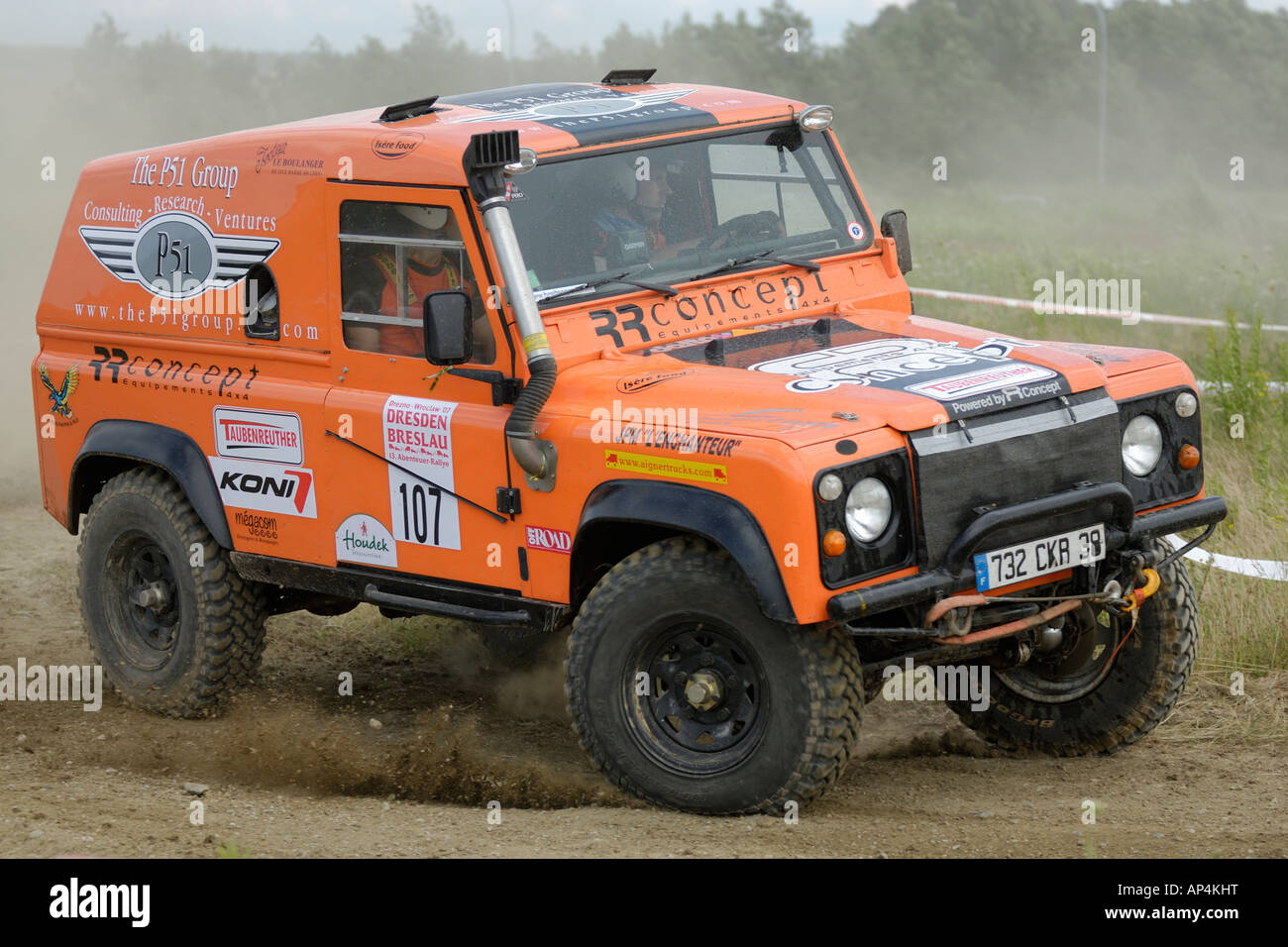 Land Rover Defender construit sur mesure à la course de rallye Dresden ...