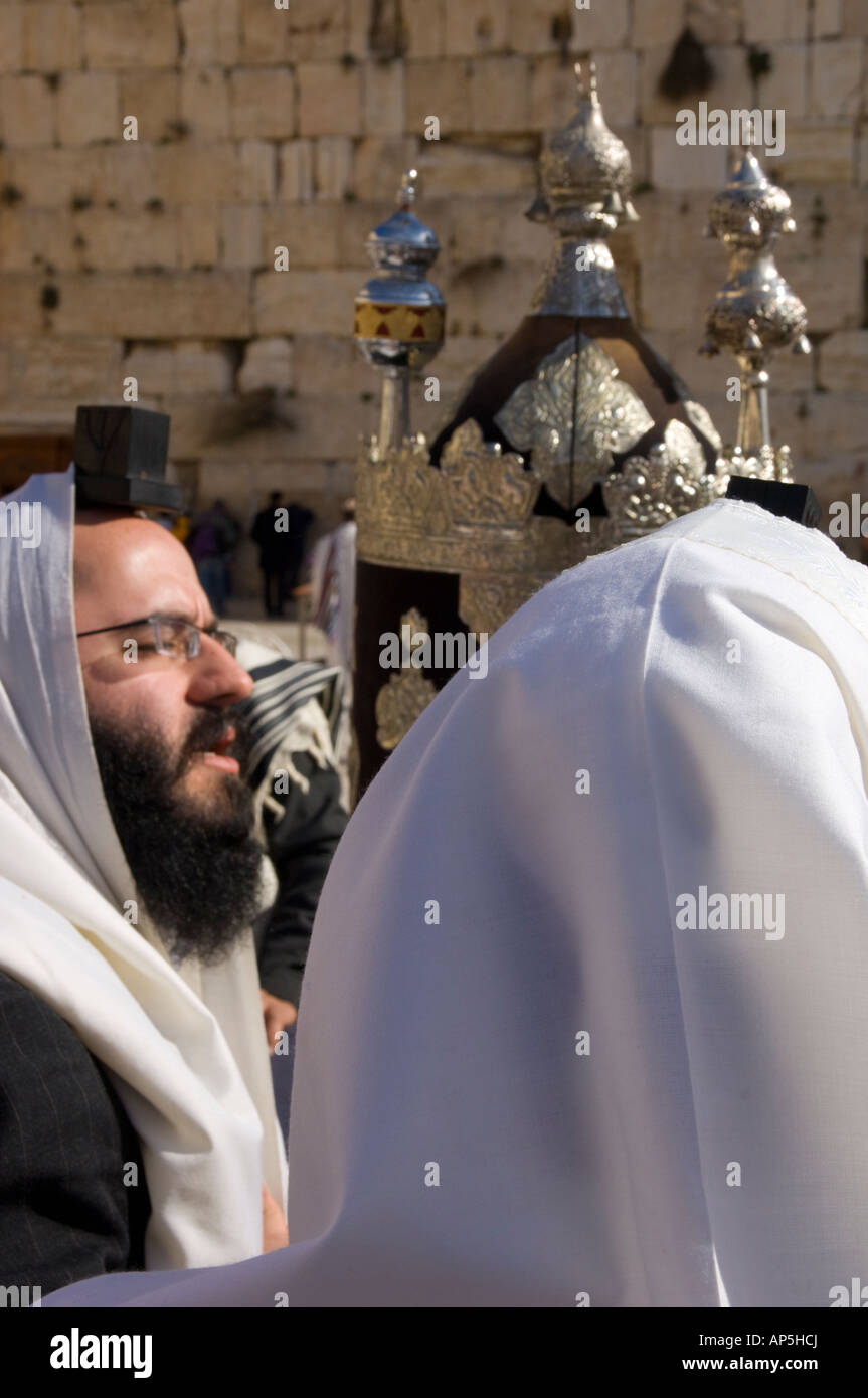 Thora scroll Banque de photographies et d’images à haute résolution - Alamy