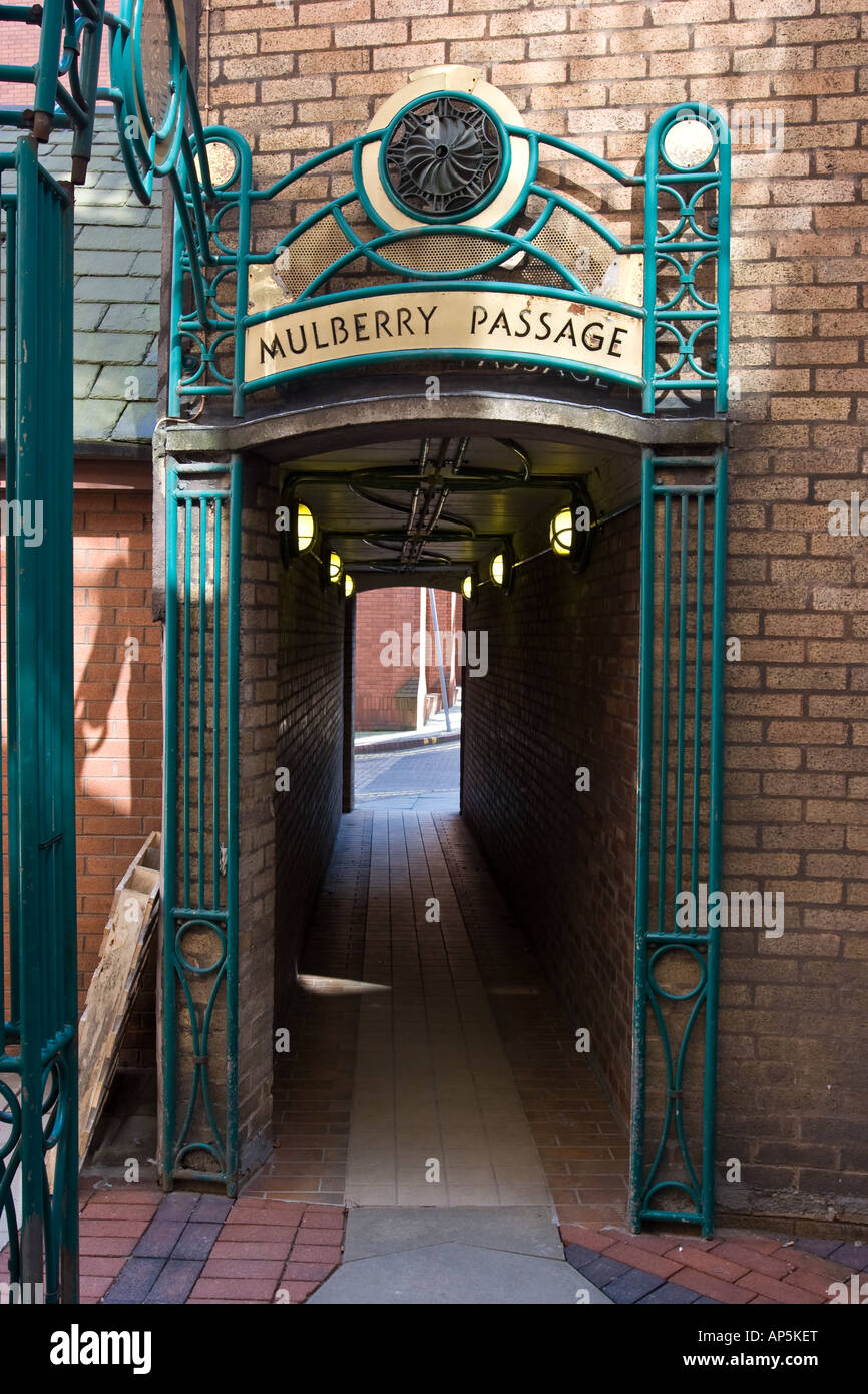 Passage de mûrier off John Dalton Street Manchester UK Photo Stock - Alamy