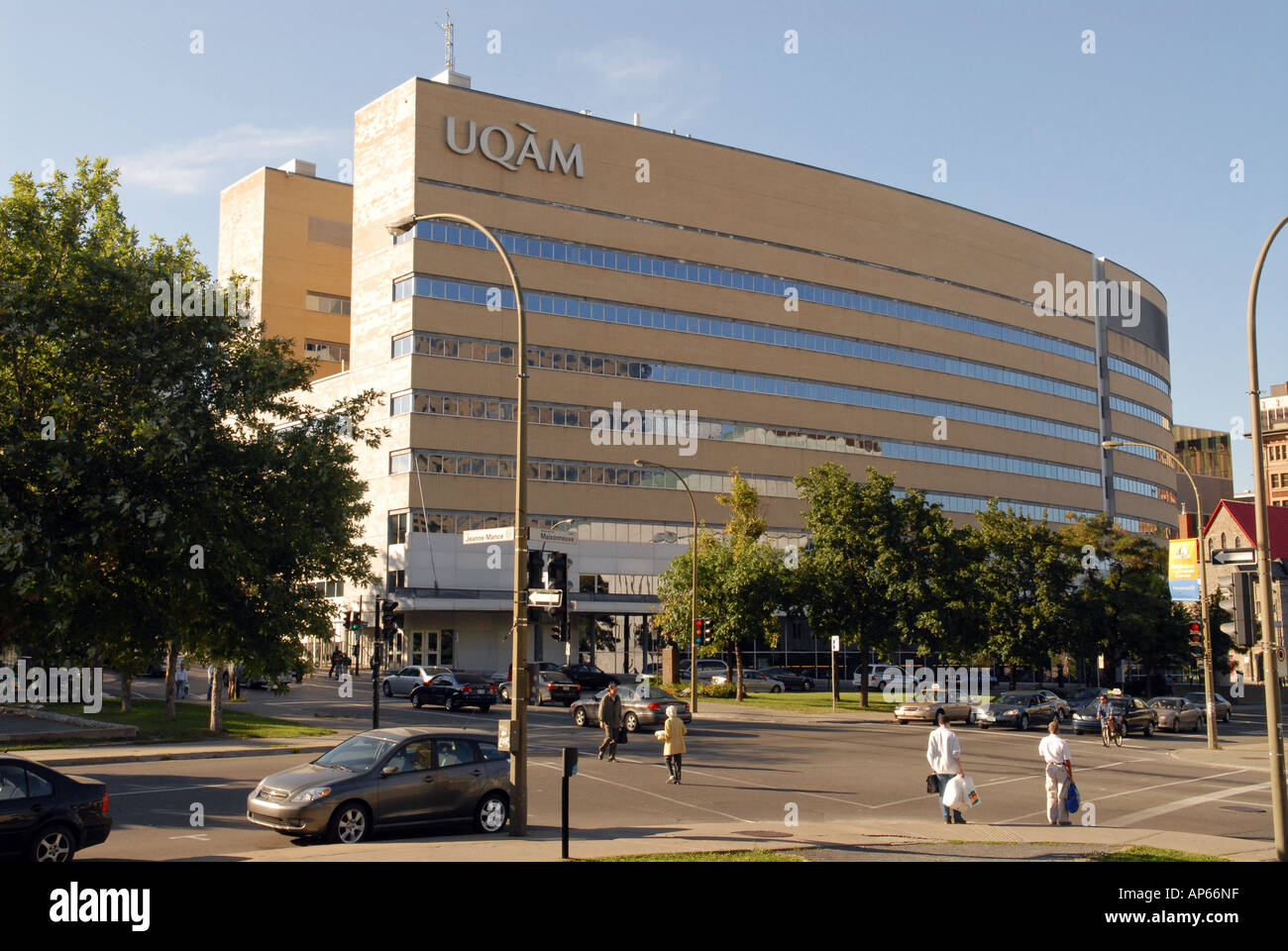 Nouveau bâtiment de l'Uqam Université du Québec à Montréal sur le ...