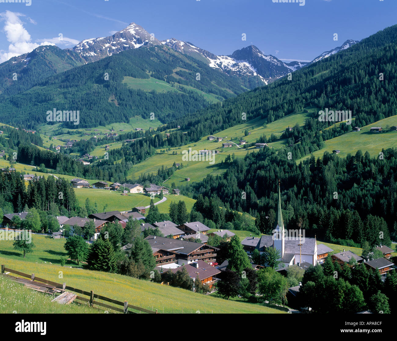 église d'alpbach Banque de photographies et d’images à haute résolution ...