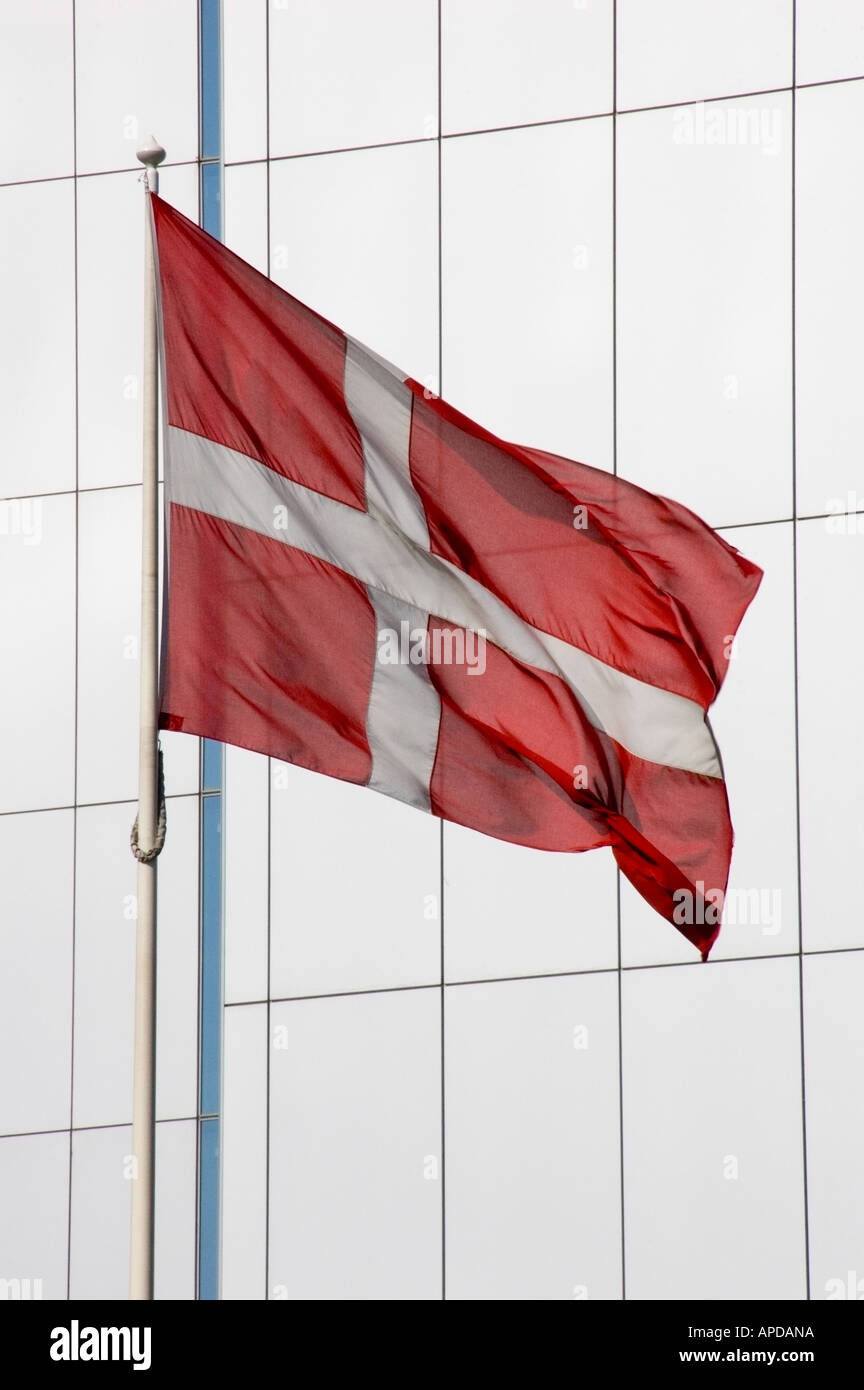 Drapeau avec croix rouge Banque de photographies et d’images à haute ...