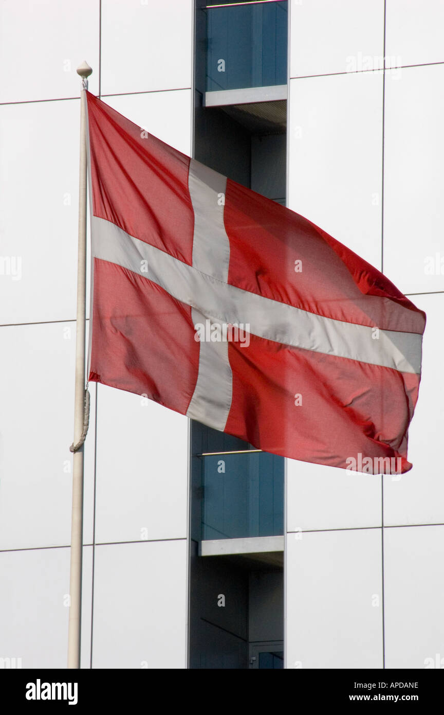 Drapeau blanc avec croix rouge pays Banque de photographies et d’images ...
