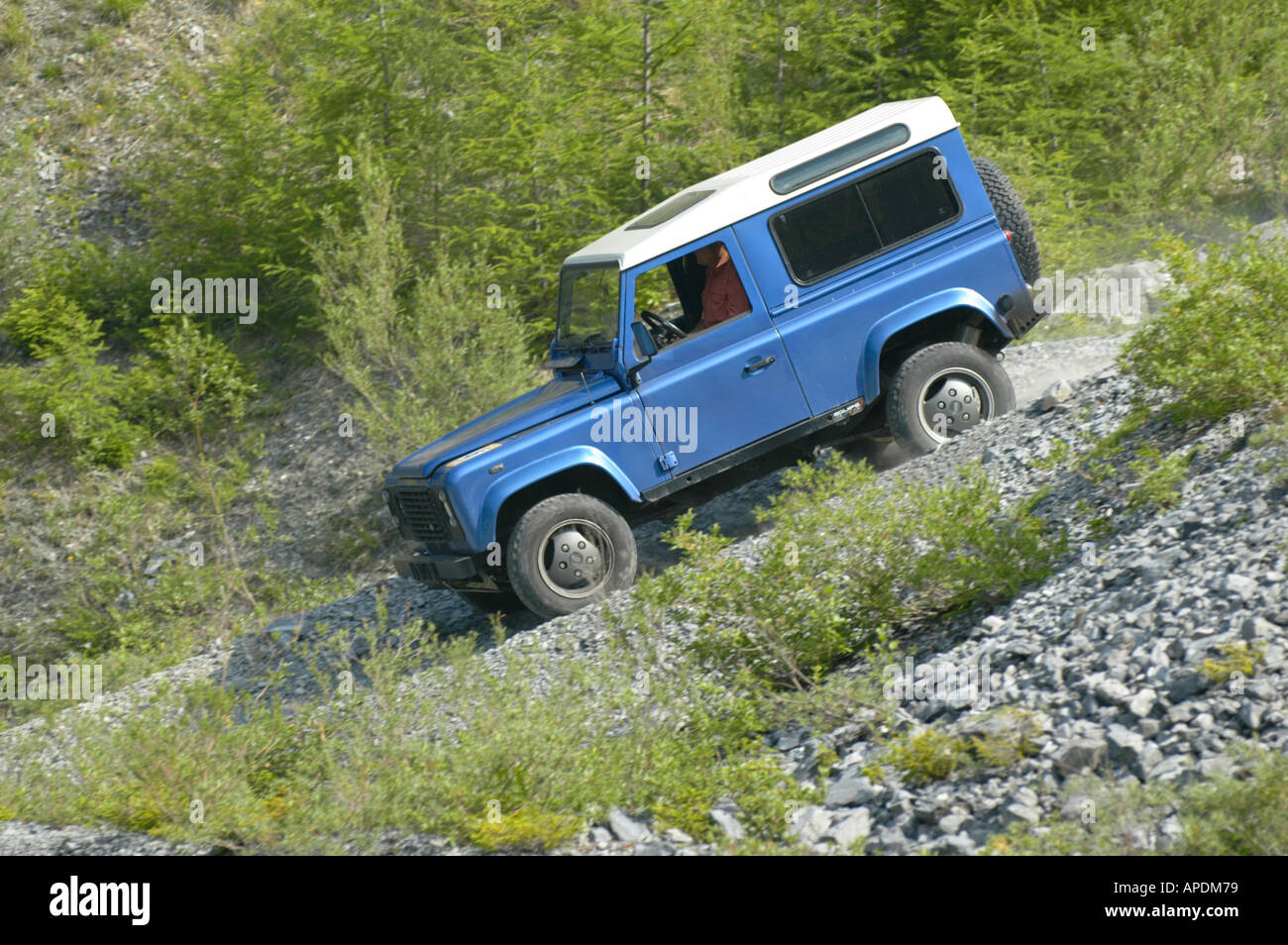 Land rover defender td5 blanc Banque de photographies et d’images à ...
