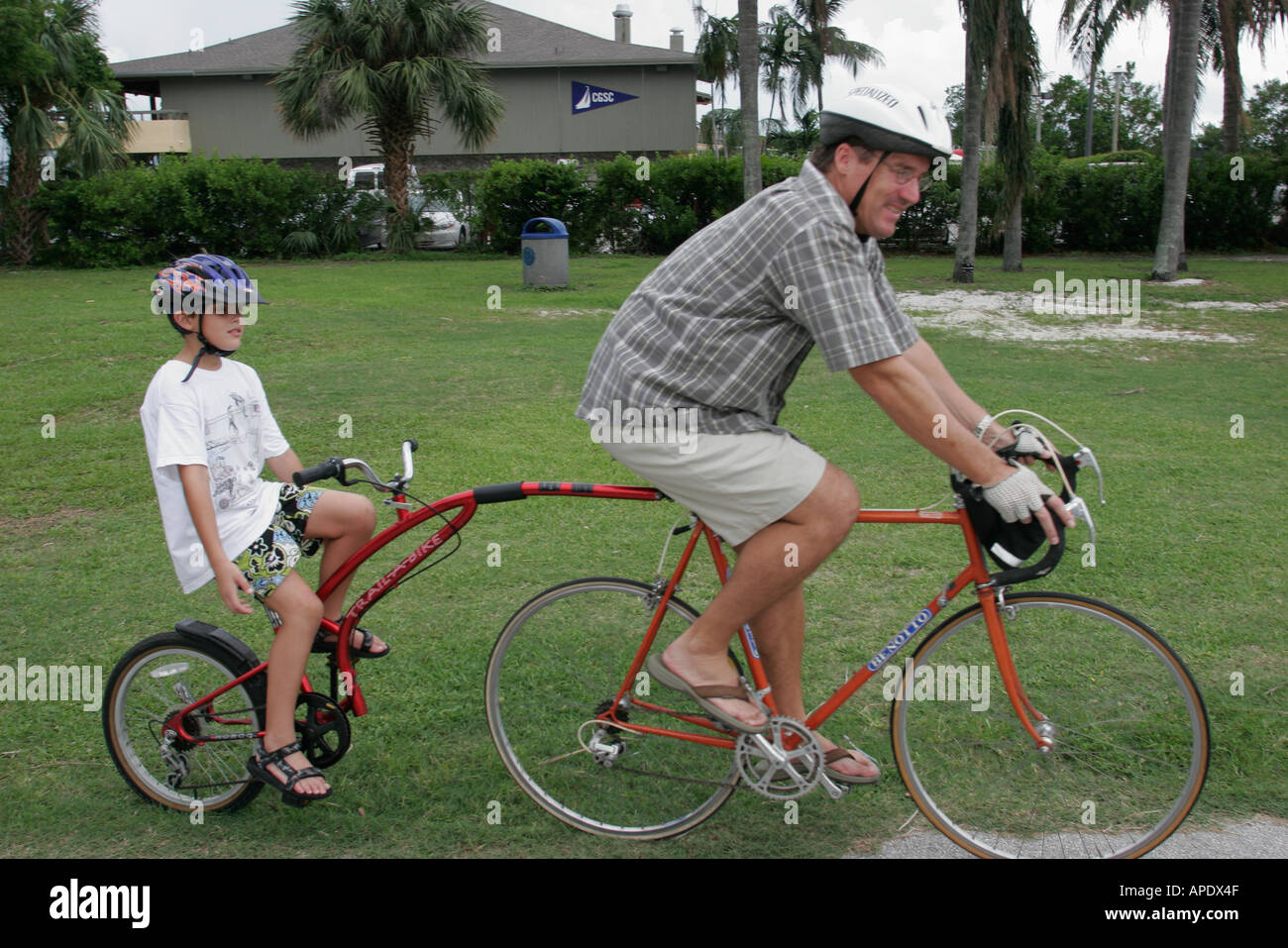 Miami Florida, Coconut Grove, père père, parents, fils, tandem vélo ...