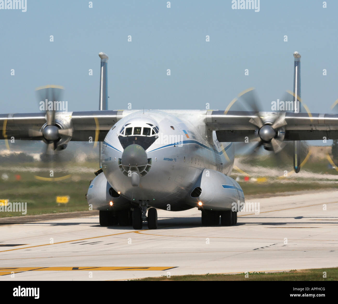 Antonov an 22 aircraft Banque de photographies et d’images à haute ...