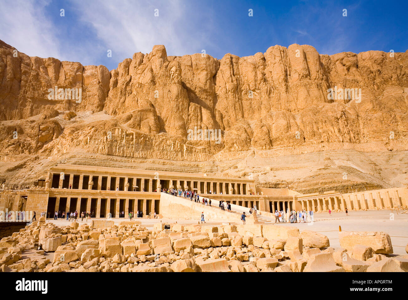 Temple de Hatchepsout à Deir El Bahari, sur la rive ouest de Louxor en Égypte Photo Stock - Alamy