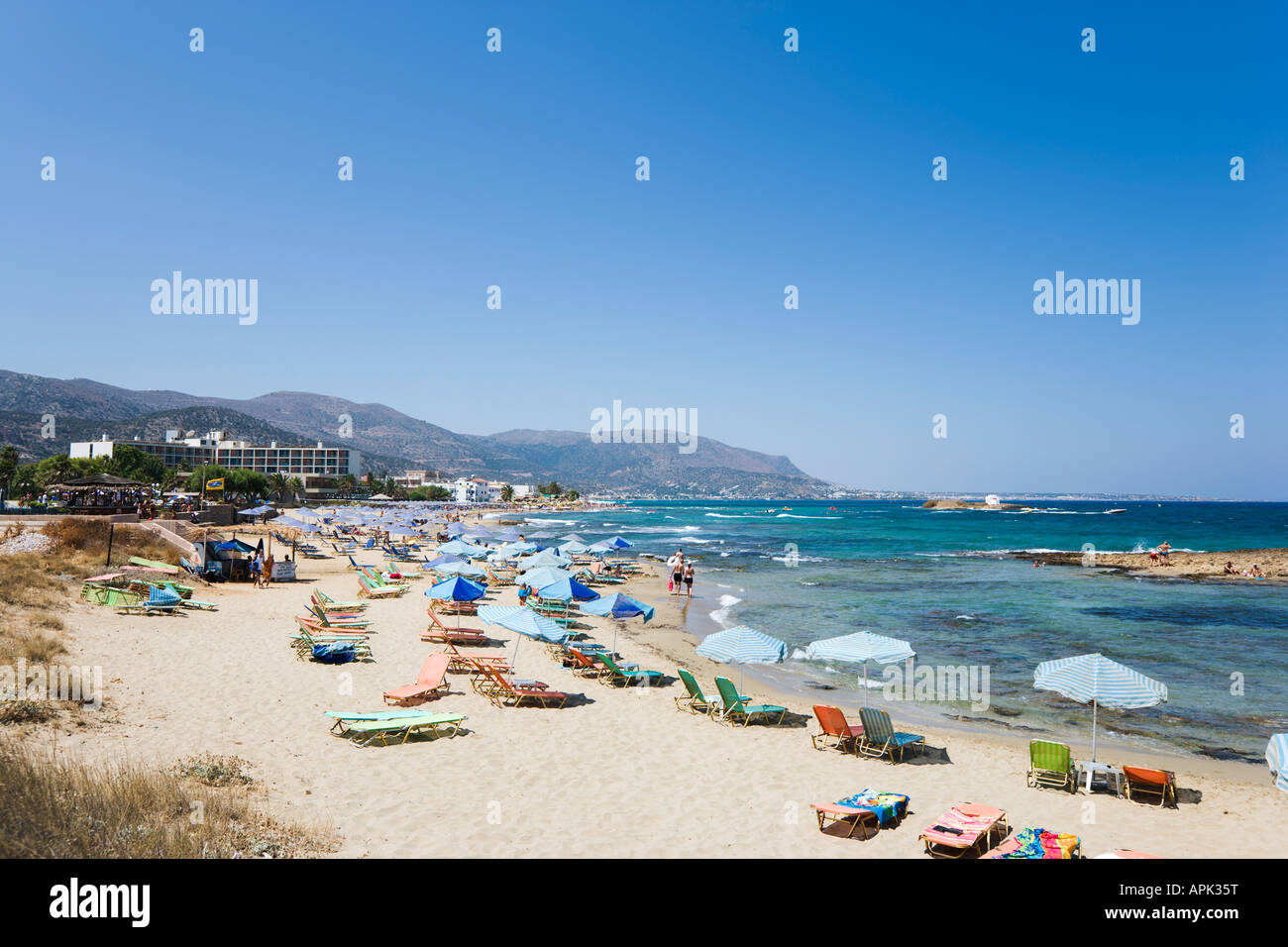 Plage, Côte Nord, Malia, Crète, Grèce Photo Stock - Alamy