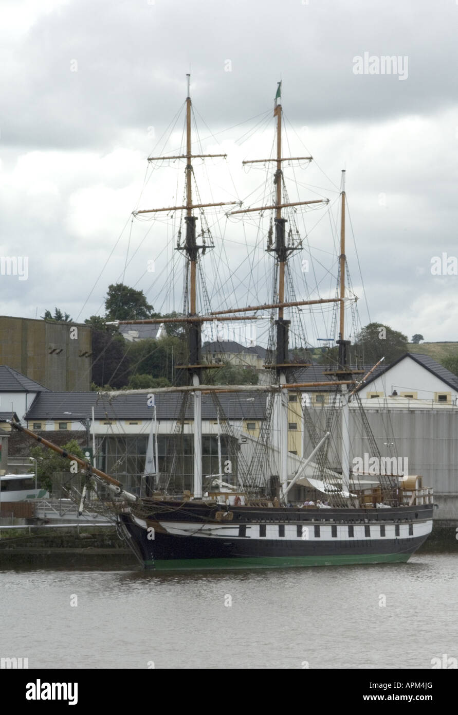 Exterior of dunbrody famine ship Banque de photographies et d’images à ...
