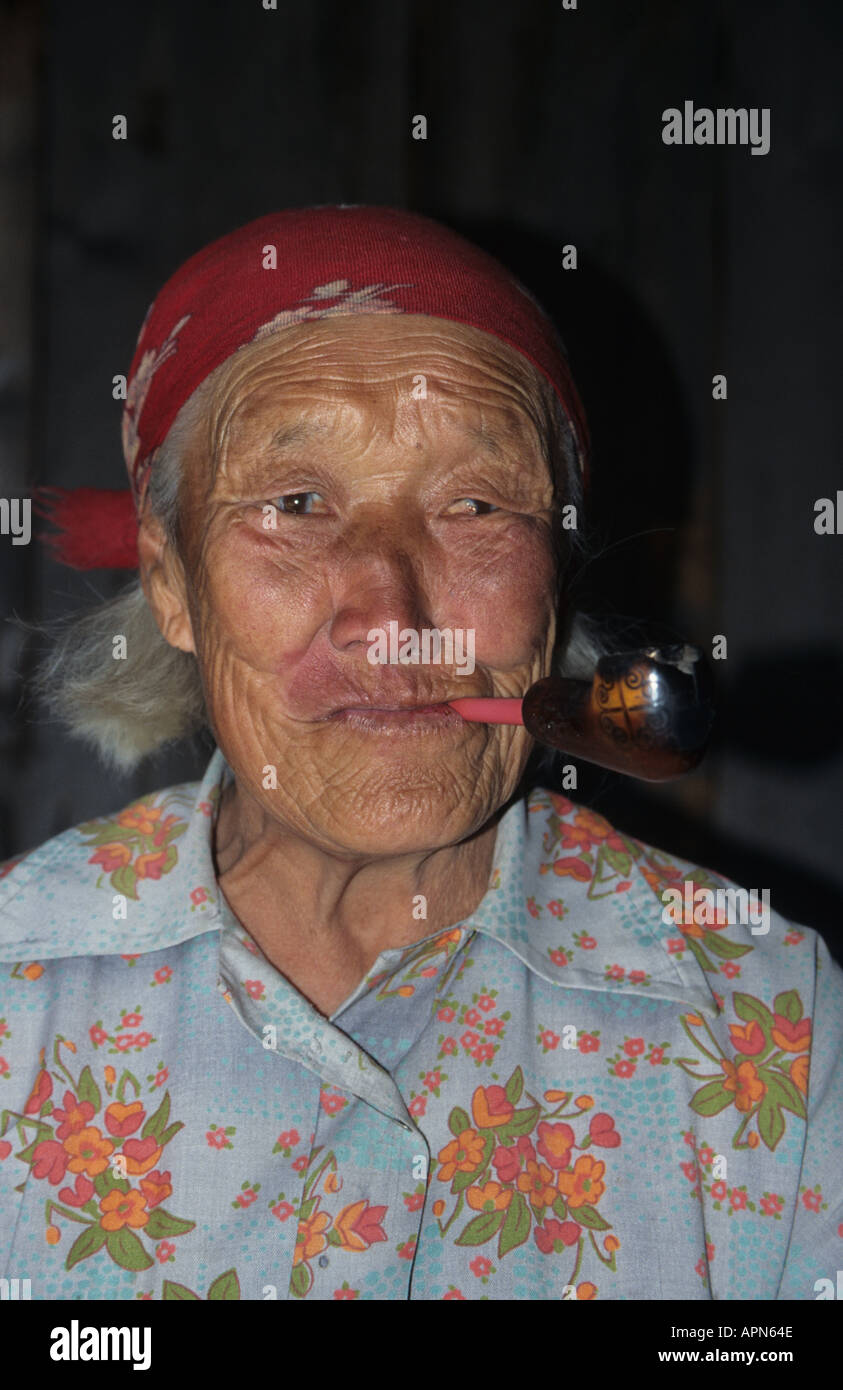 Femme bouriate Banque de photographies et d’images à haute résolution ...