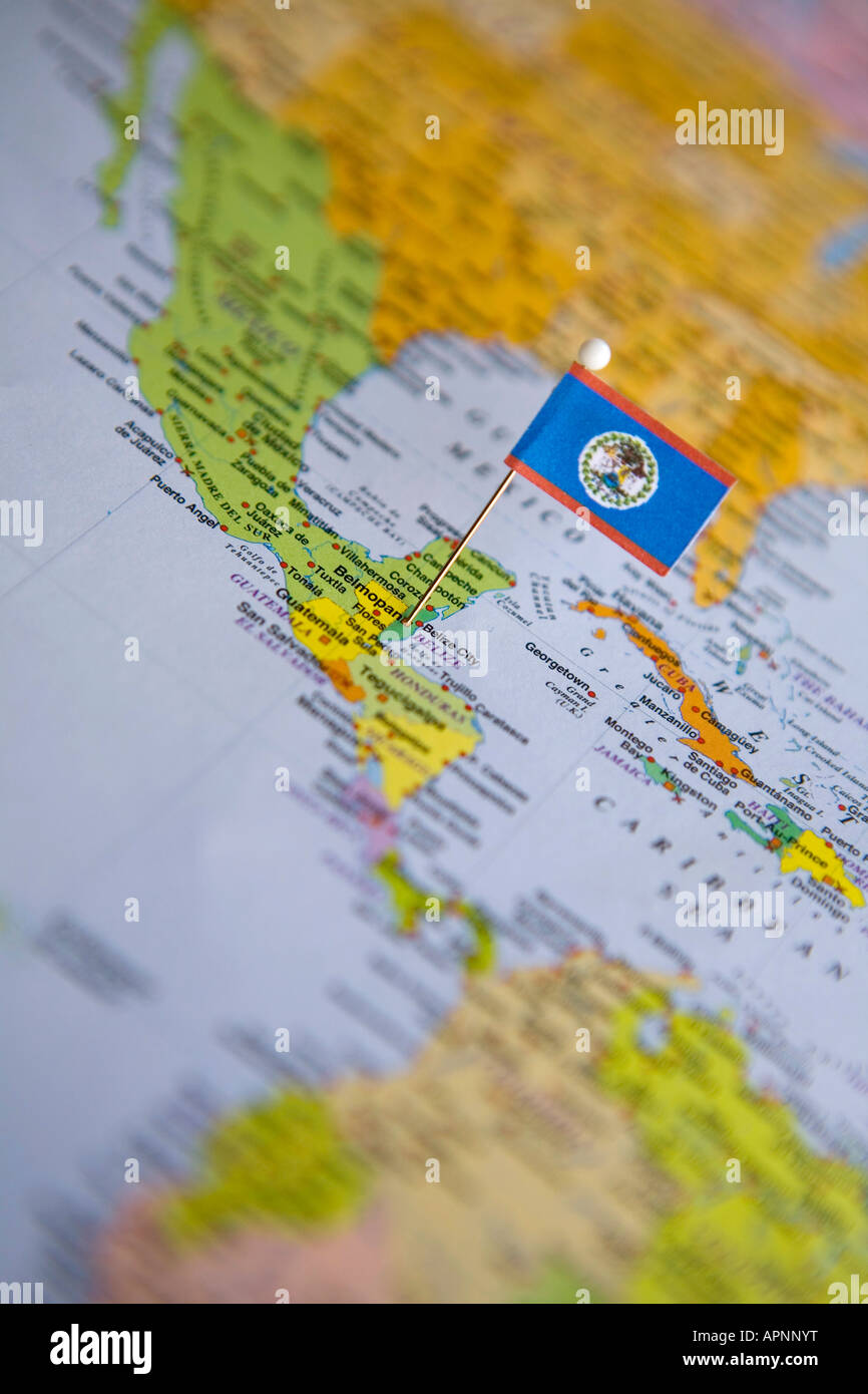 L'axe du drapeau placé sur la carte du monde dans la capitale du Belize ...