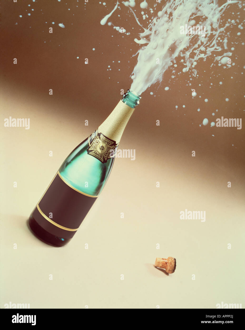 Champagne cork exploding from bottle Banque de photographies et d ...