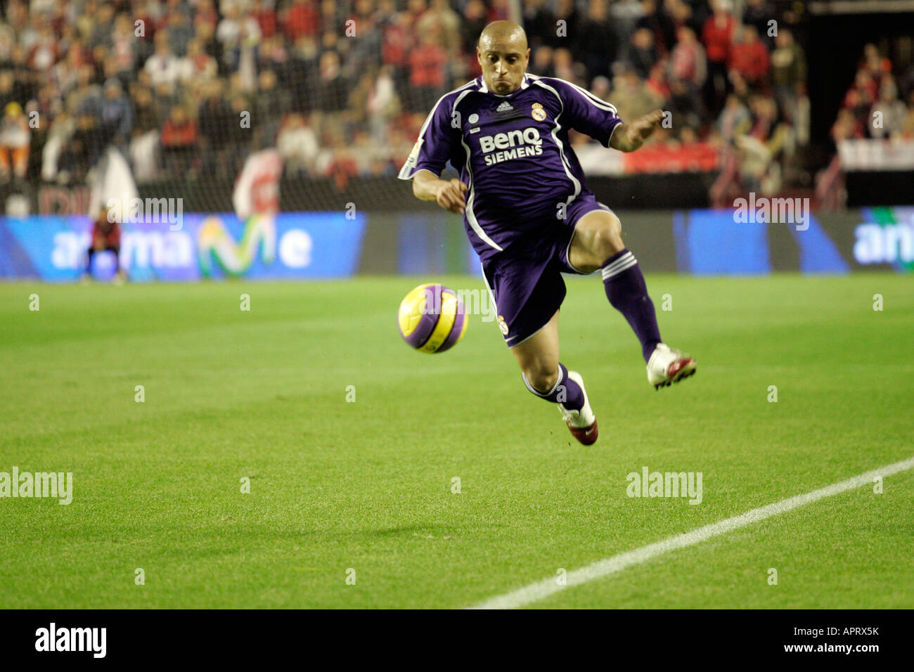 Real madrid player roberto carlos Banque de photographies et d’images à ...