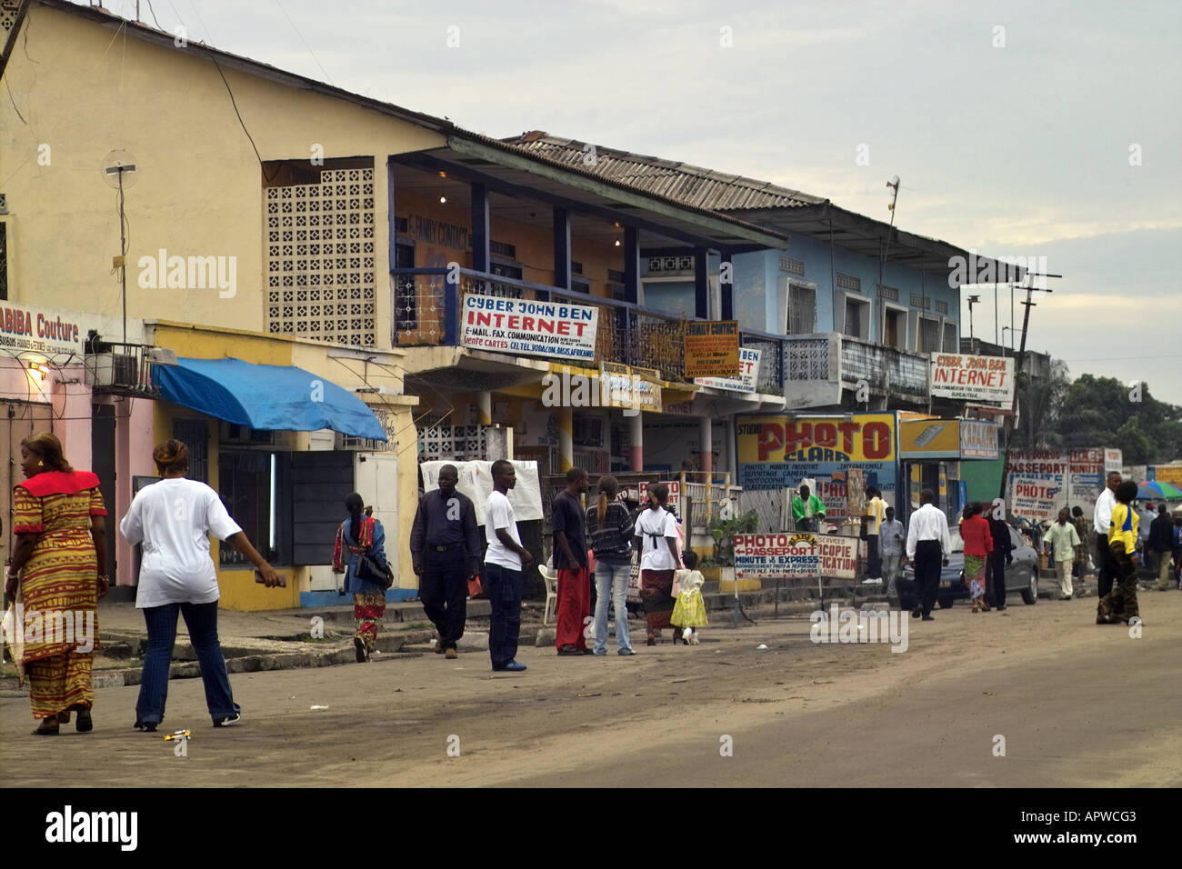 Suburb kinshasa democratic Banque de photographies et d’images à haute ...