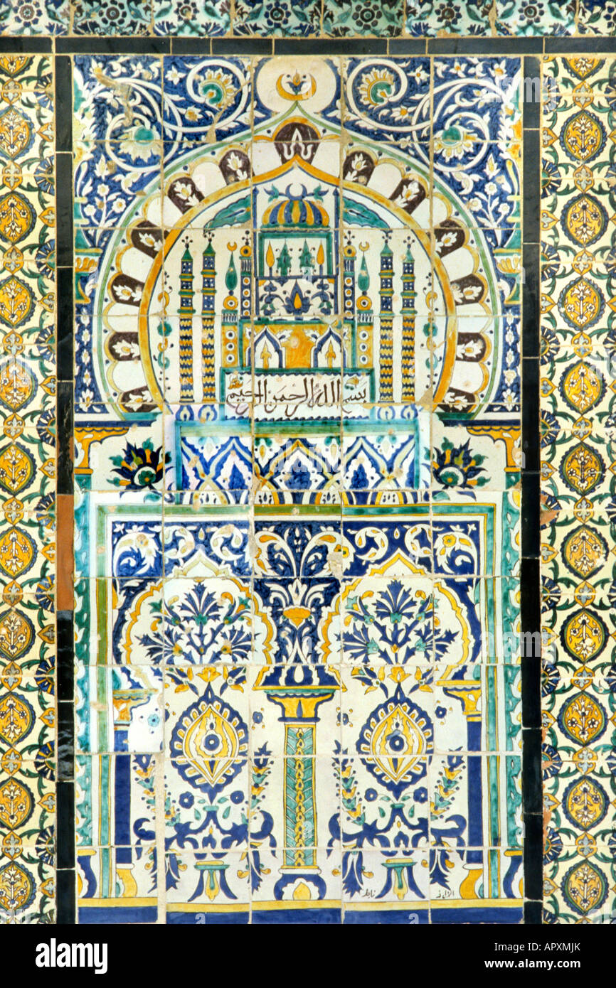 Mosaïque sur la façade de la mosquée de Kairouan Photo Stock - Alamy