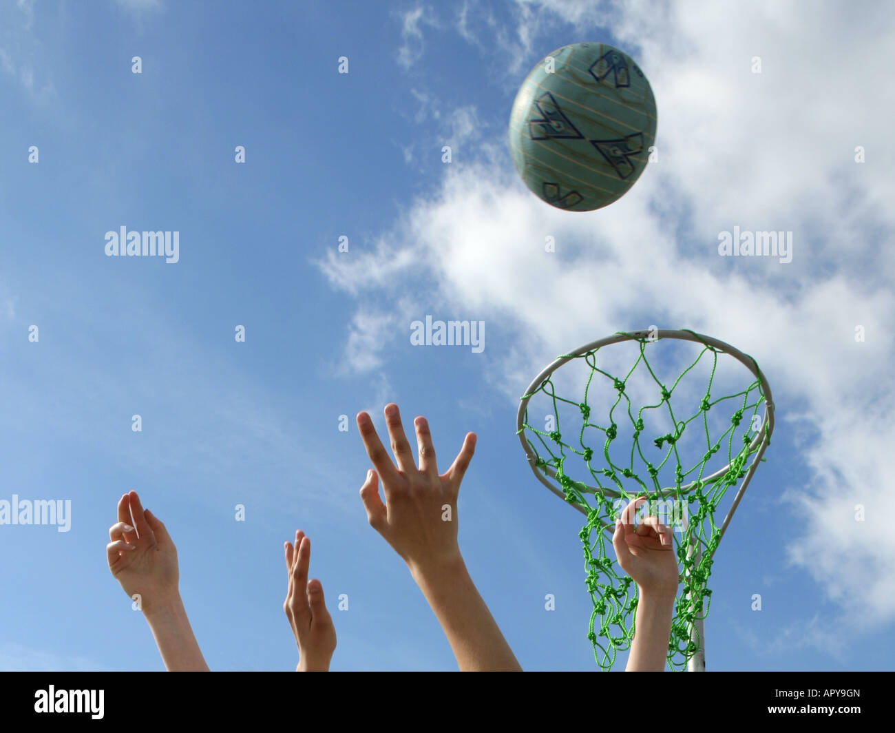 Netball players Banque de photographies et d’images à haute résolution ...