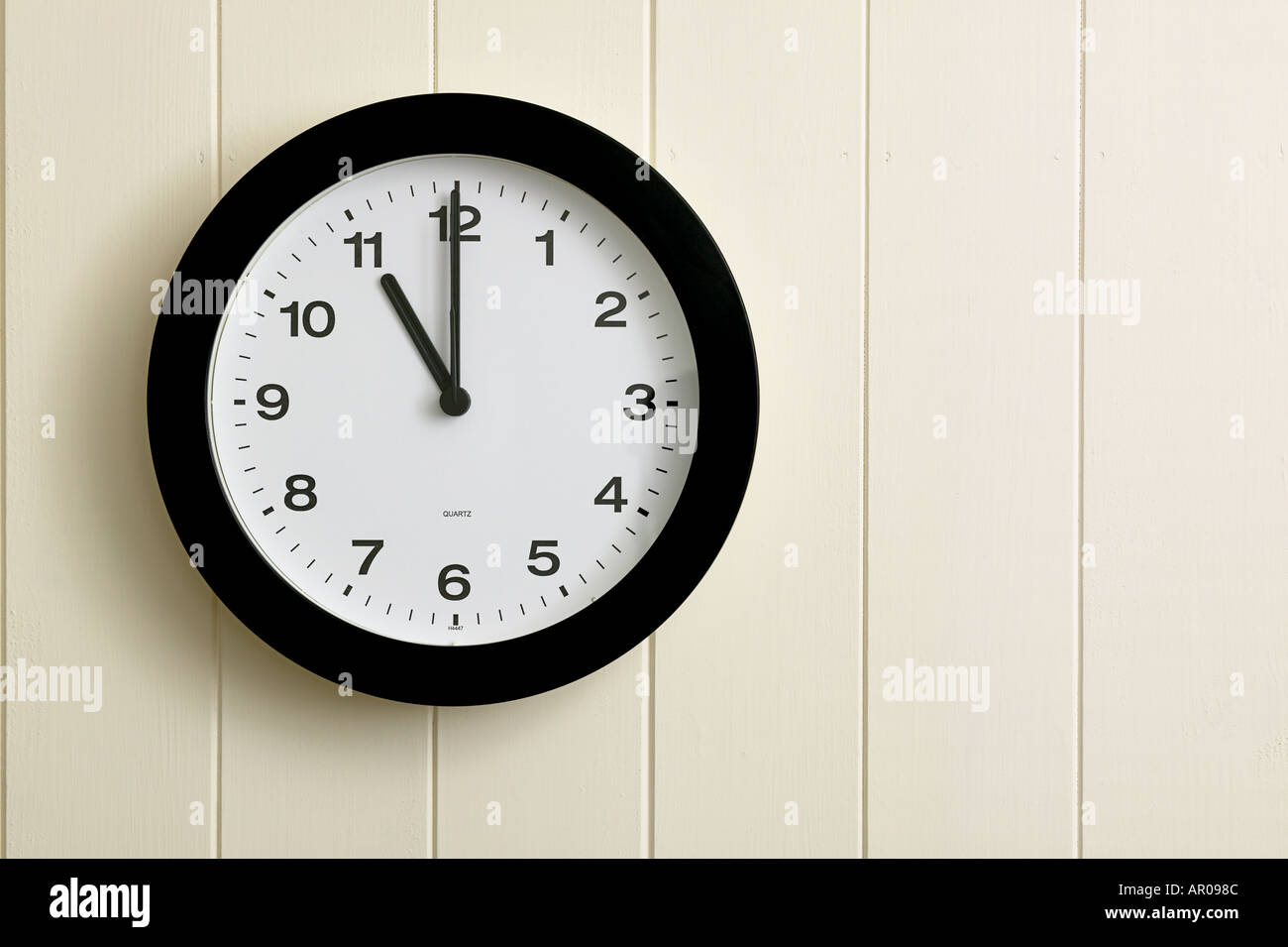 Horloge montrant l'heure à 11 heures 1100 2300 Photo Stock - Alamy