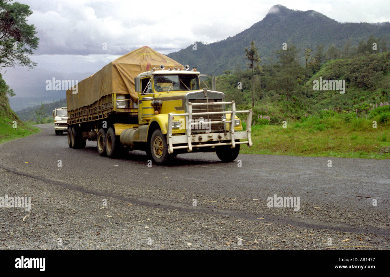 Route autoroute camion highlands Banque de photographies et d’images à ...