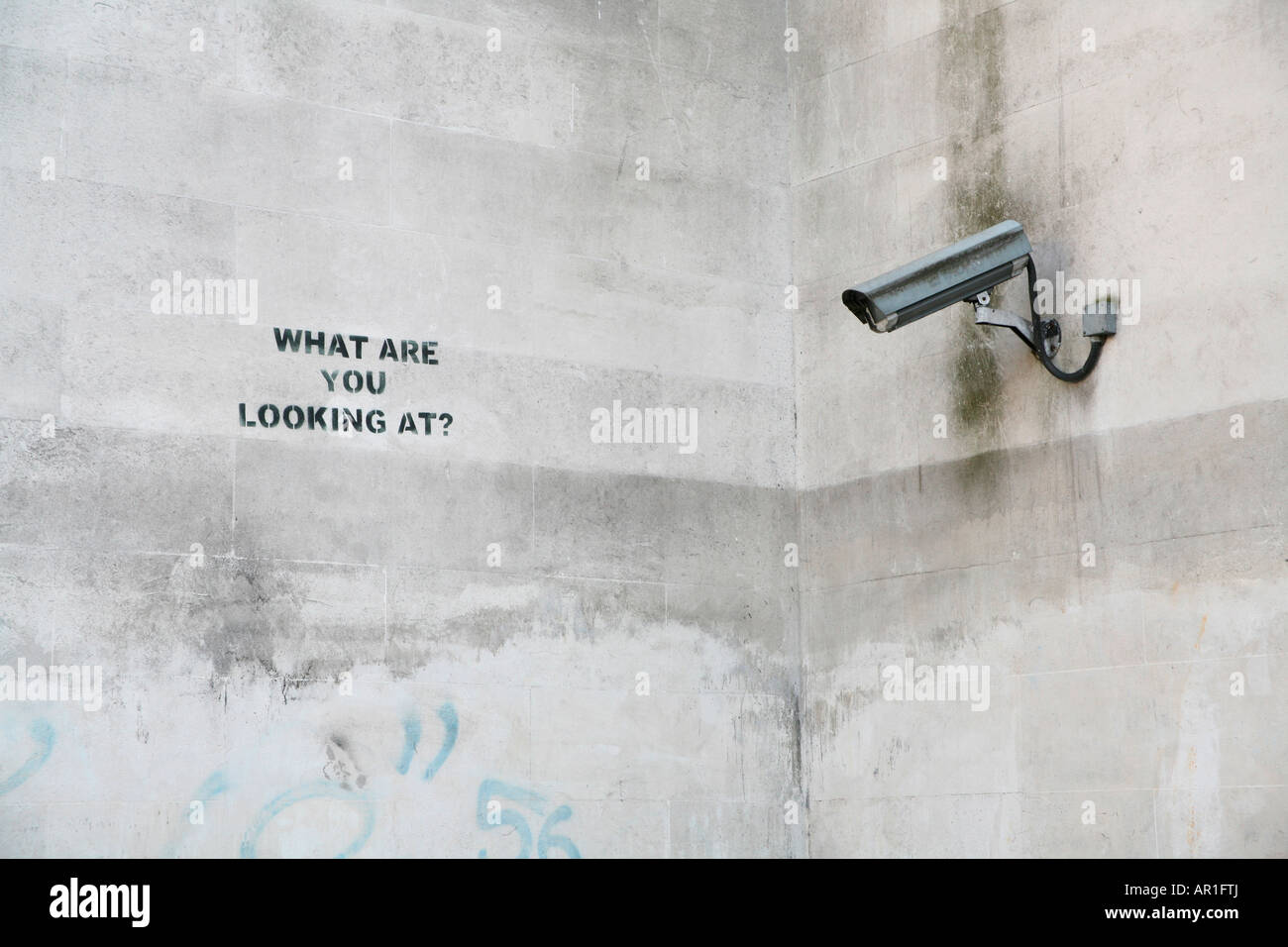 Banksy cctv Banque de photographies et d’images à haute résolution - Alamy