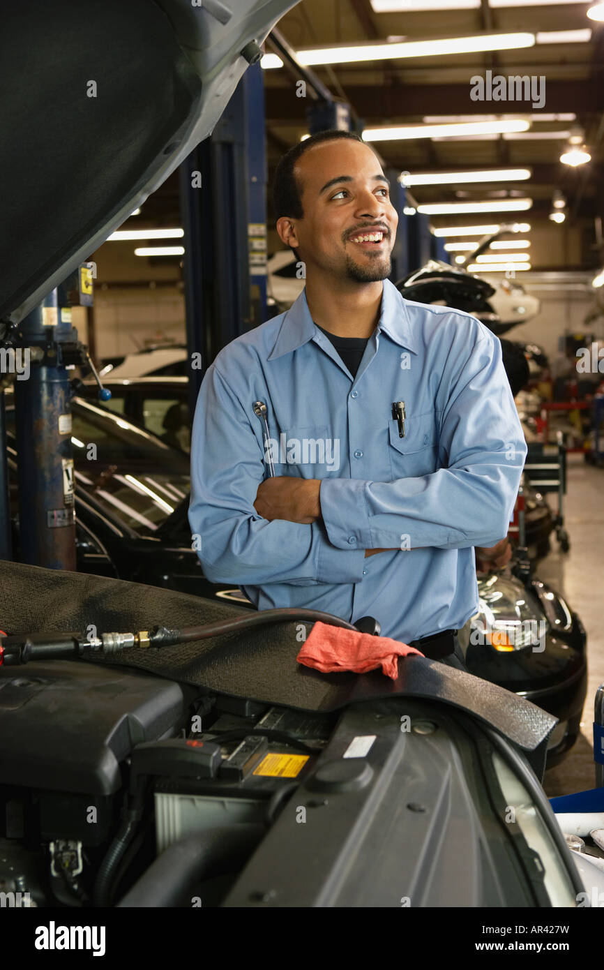 African male auto mechanic in Banque de photographies et d’images à ...