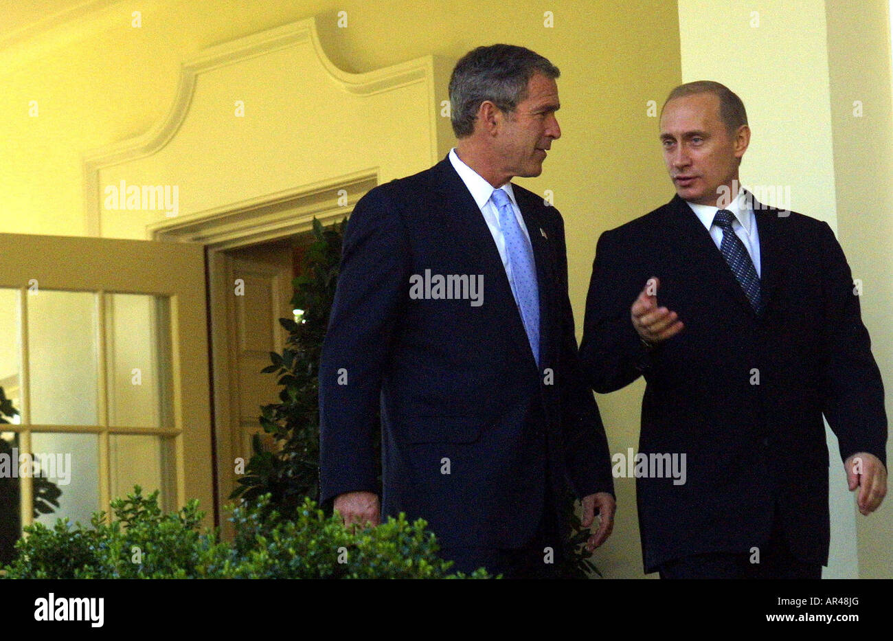 George bush et vladimir poutine Banque de photographies et d’images à ...