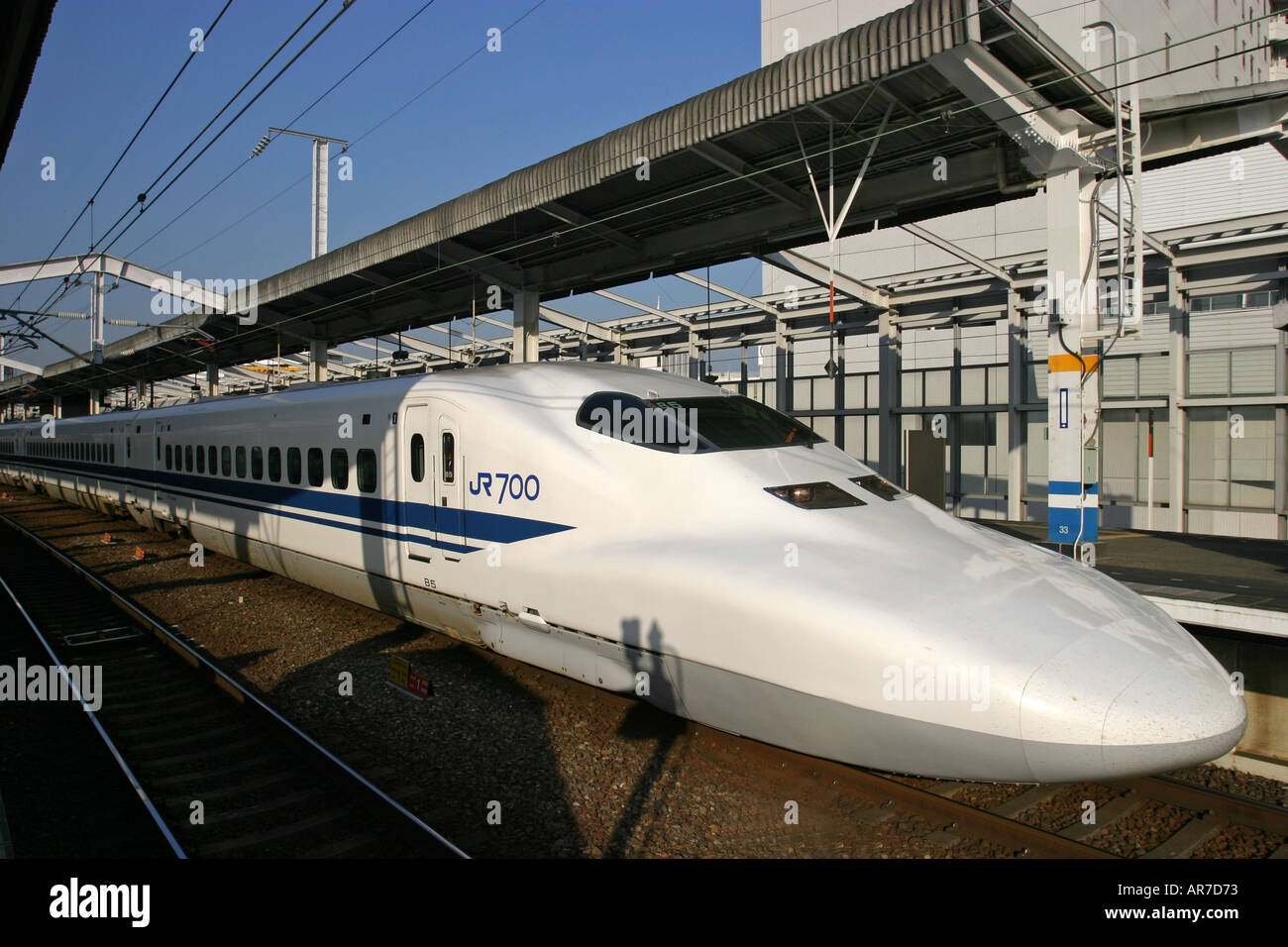 Hikari shinkansen Banque de photographies et d’images à haute ...