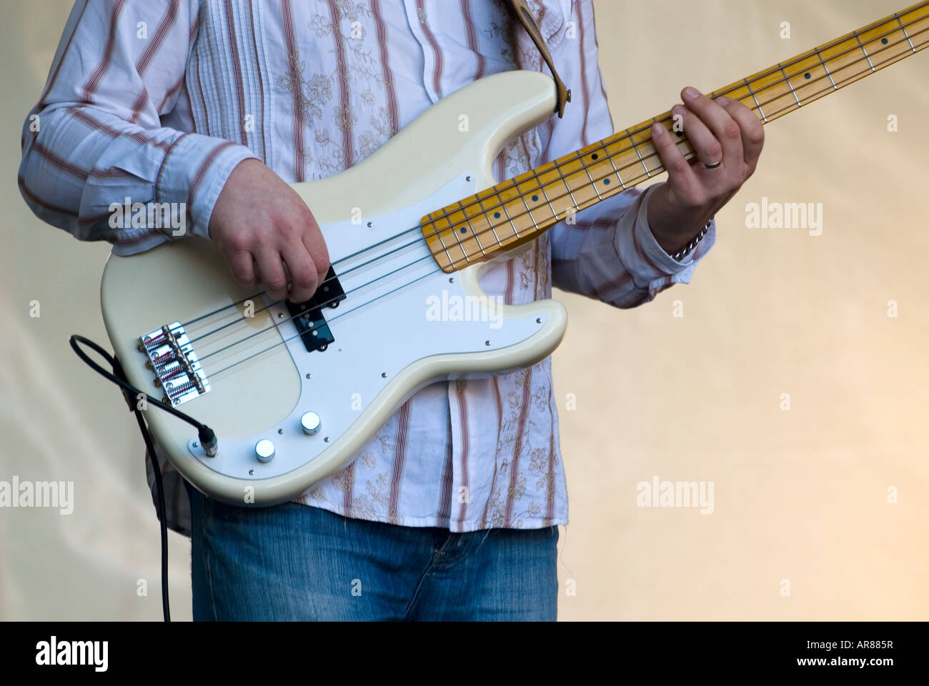 Base guitar Banque de photographies et d’images à haute résolution - Alamy
