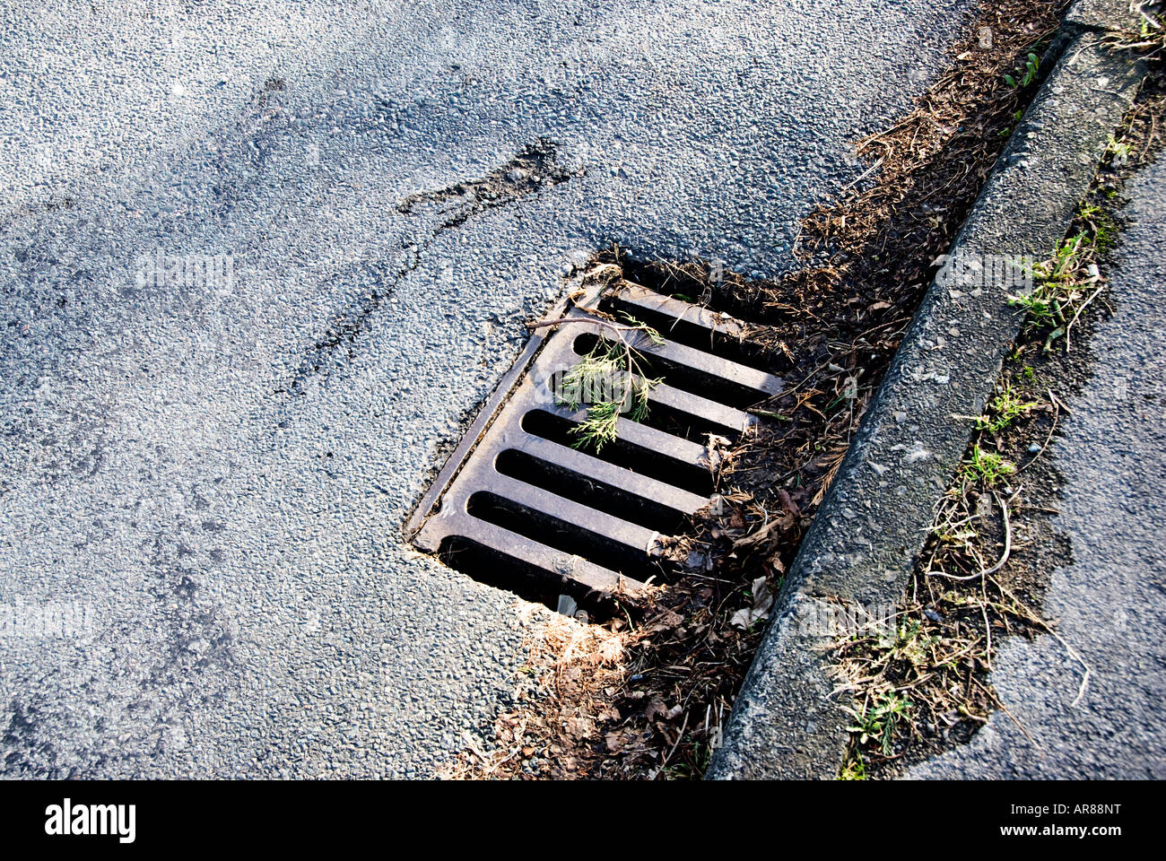 Roadside drain Banque de photographies et d’images à haute résolution ...