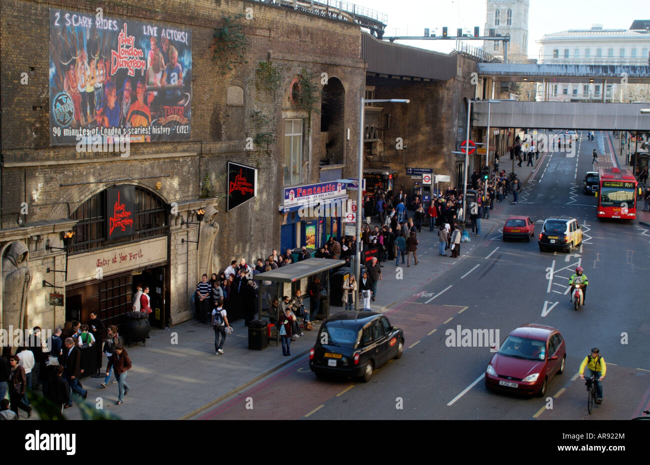 La station de métro London Bridge et London Dungeon une attraction ...