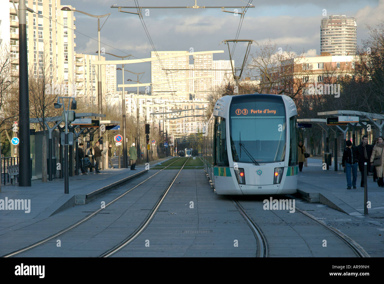Les trams de la ligne trois du tramway 3 paris à système station stade ...