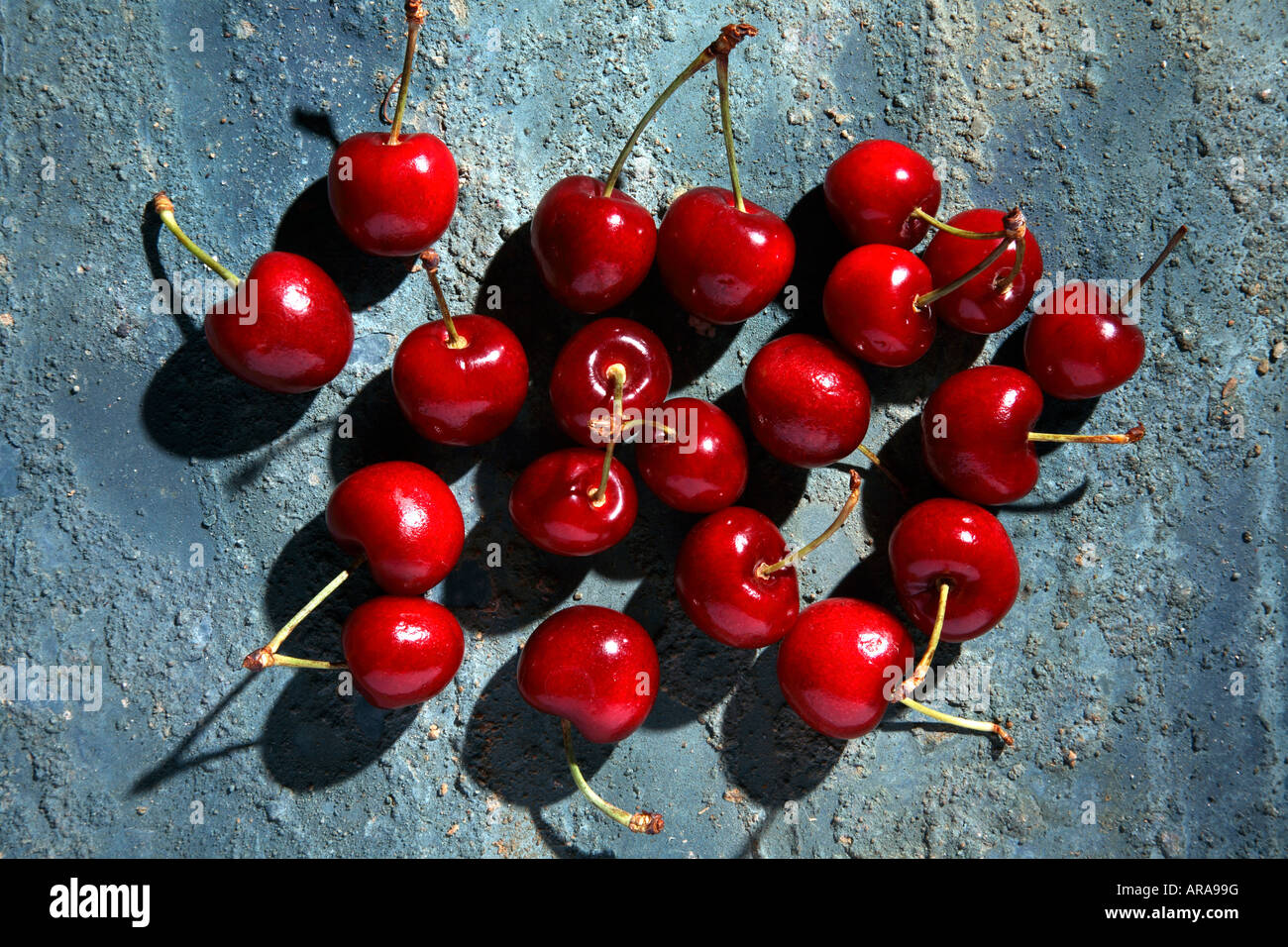 Cerises rouges sur un Banque de photographies et d’images à haute ...