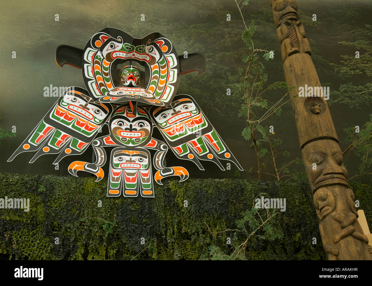 Native American Indian Sculpture Face Photo Stock - Alamy