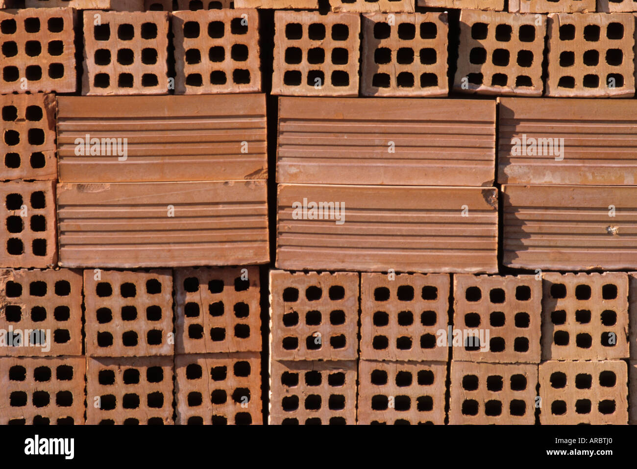 Briques creuses Banque de photographies et d’images à haute résolution ...