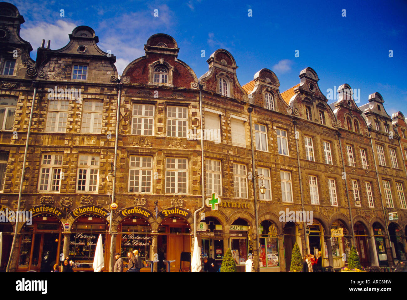Batiments du 18ème siècle france Banque de photographies et d’images à ...