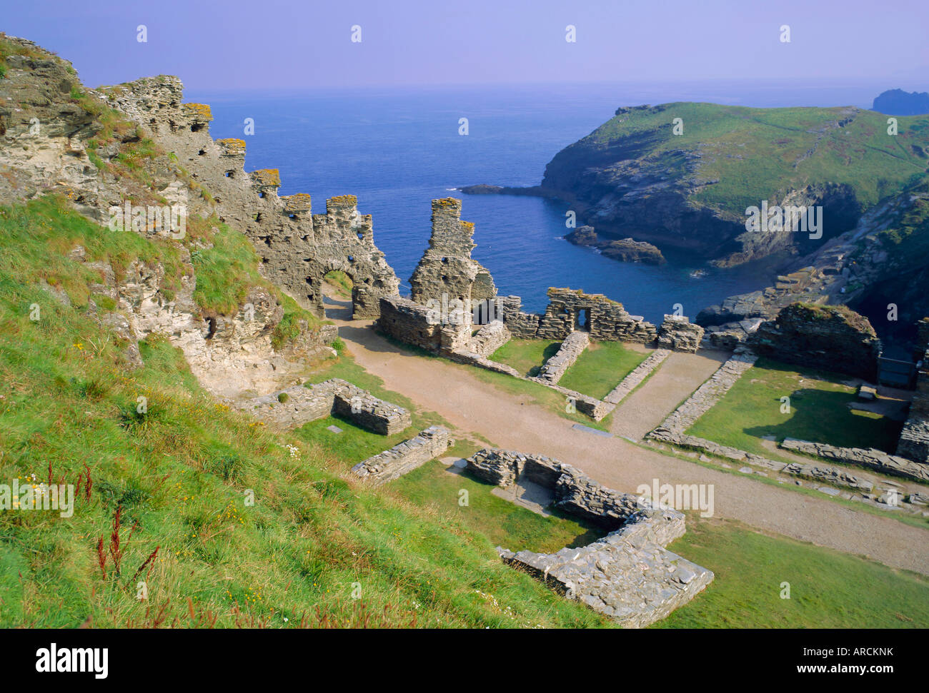 Château de Tintagel, associé à la légende du Roi Arthur, Tintagel ...