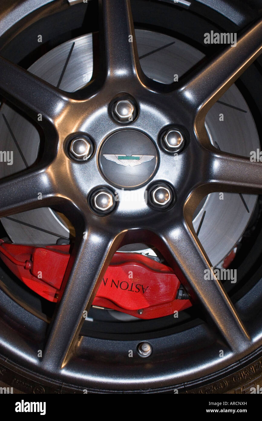 Aston martin vantage v8 blanche Banque de photographies et d’images à ...