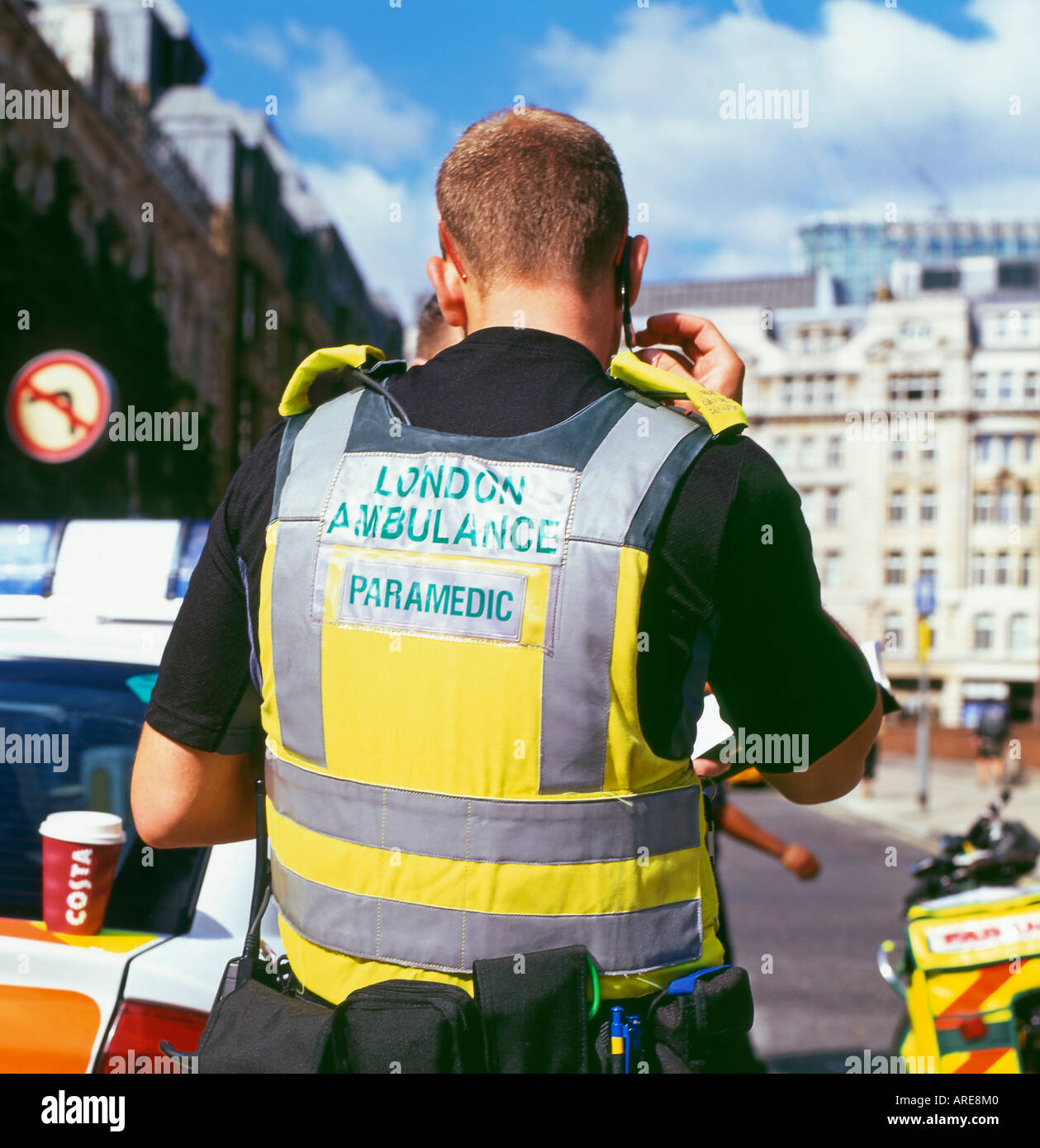 Ambulancier Ambulancier Londres Banque d'image et photos - Alamy