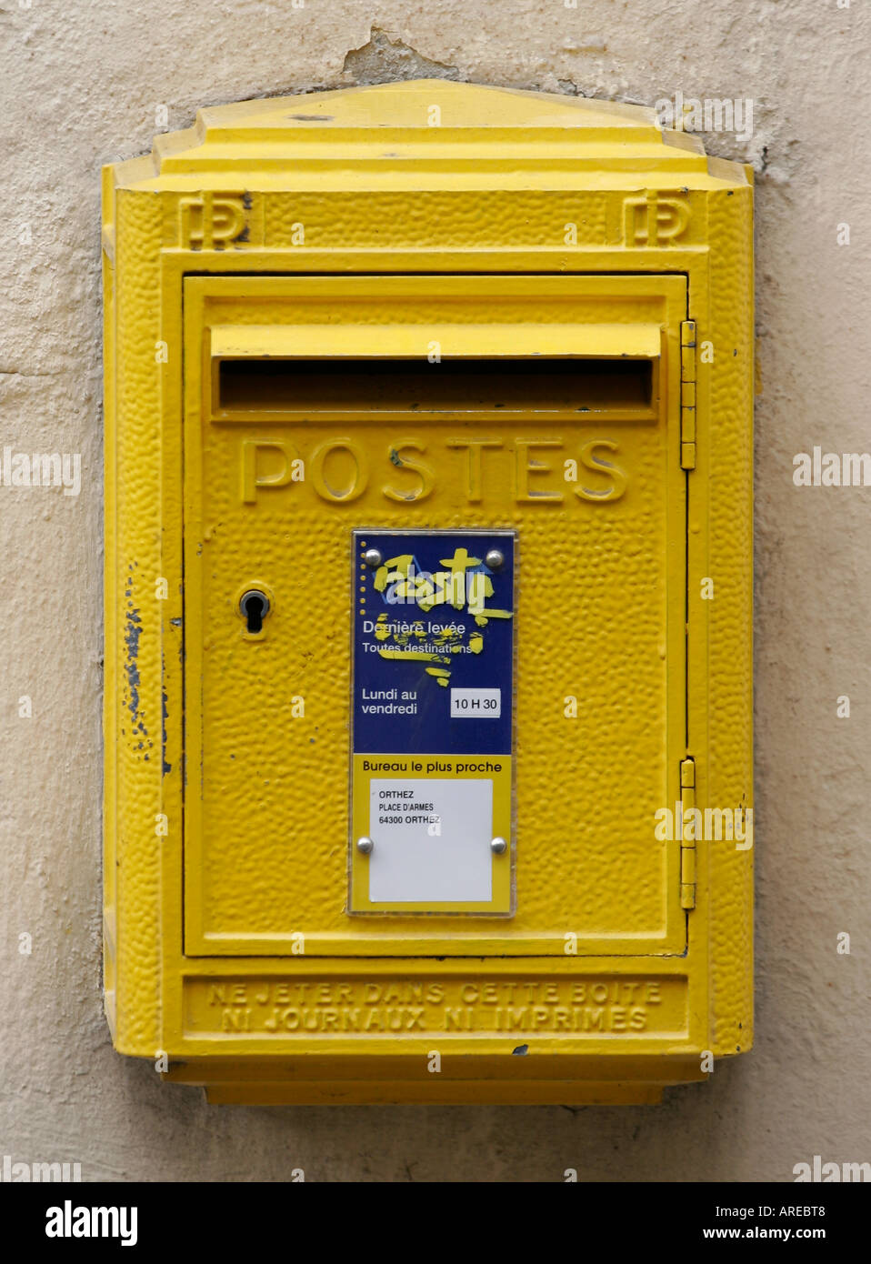 Boîte aux lettres jaune français Banque de photographies et d’images à ...