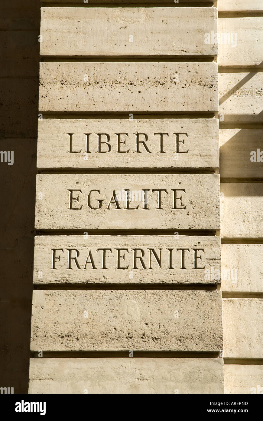 La devise Liberte Egalite Fraternite sur mur d'un bâtiment, Paris ...