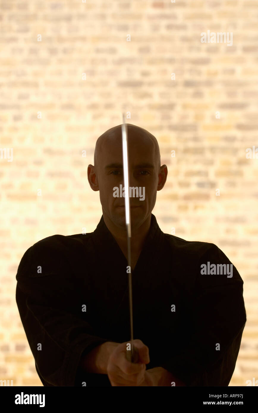 Avec l'épée Banque de photographies et d’images à haute résolution - Alamy