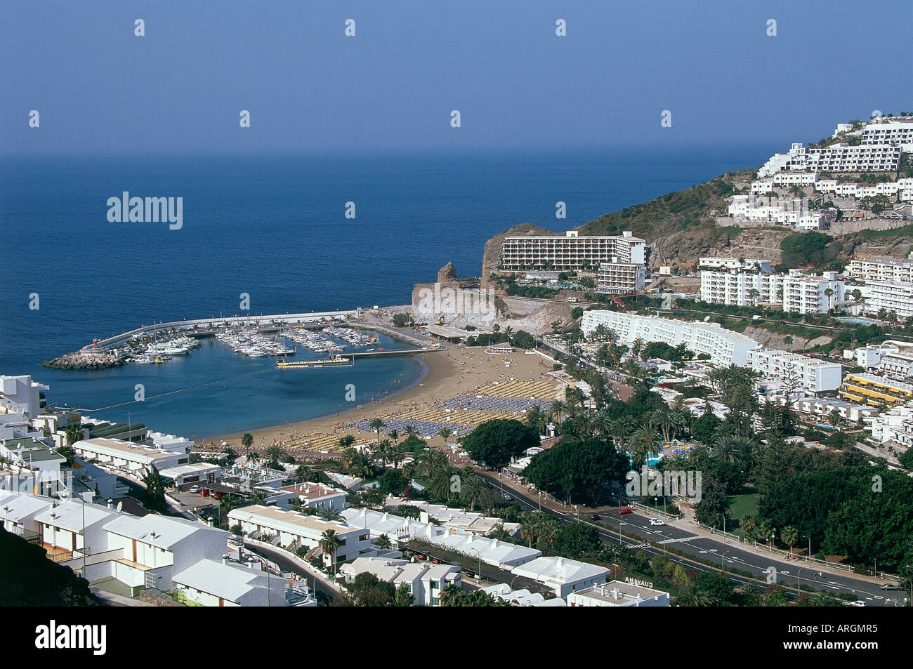 Construction massive des programmes ont effacé la plupart de la colline ...