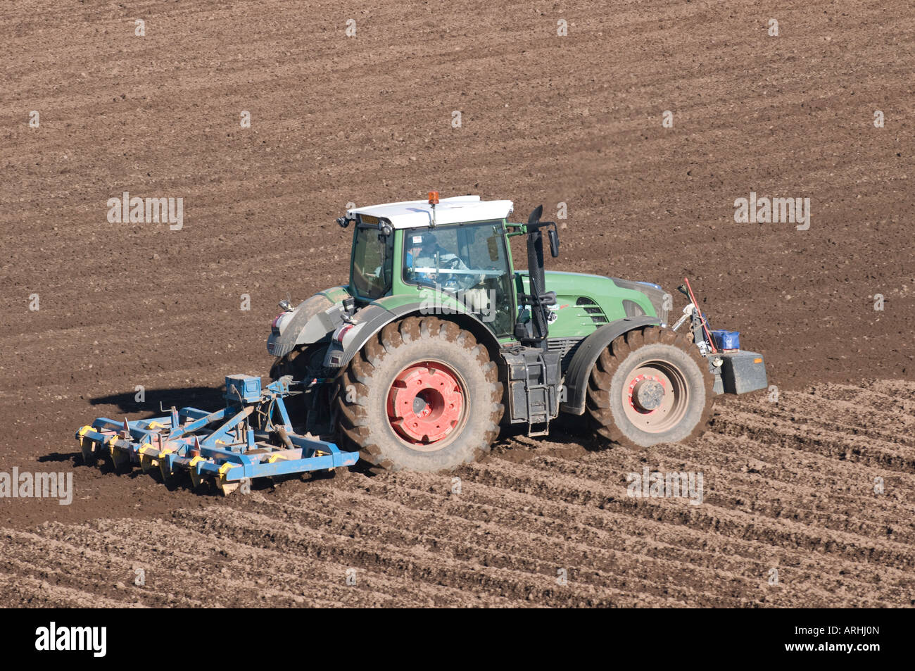 Champ de labour de tracteur Banque de photographies et d’images à haute ...