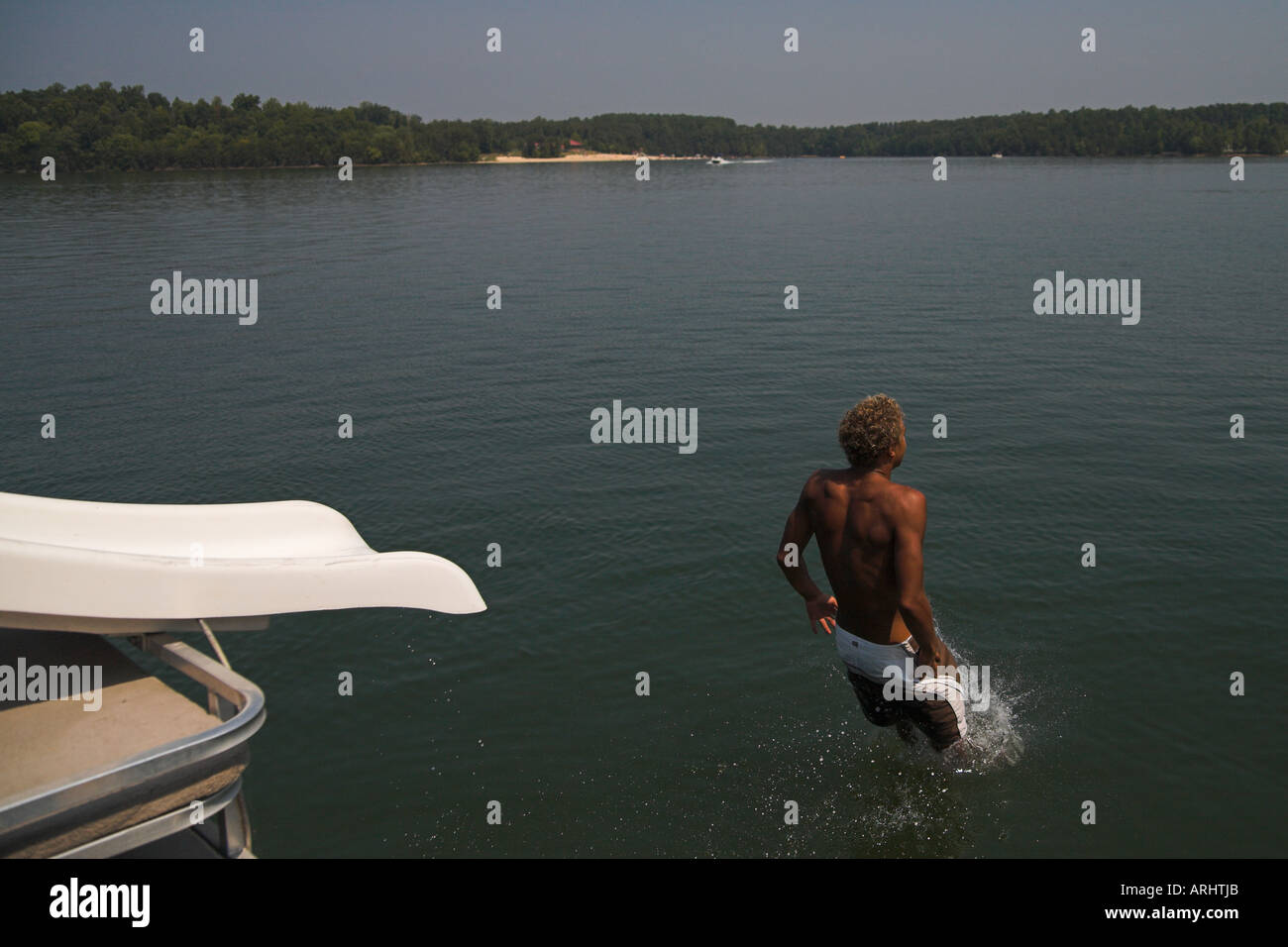 Boy on diving platform Banque de photographies et d’images à haute ...