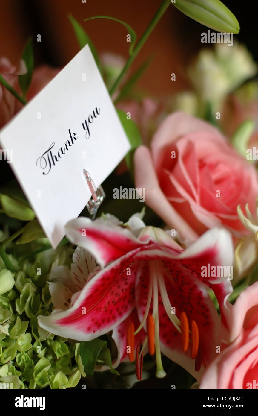 Merci note sur bouquet de fleurs Photo Stock - Alamy