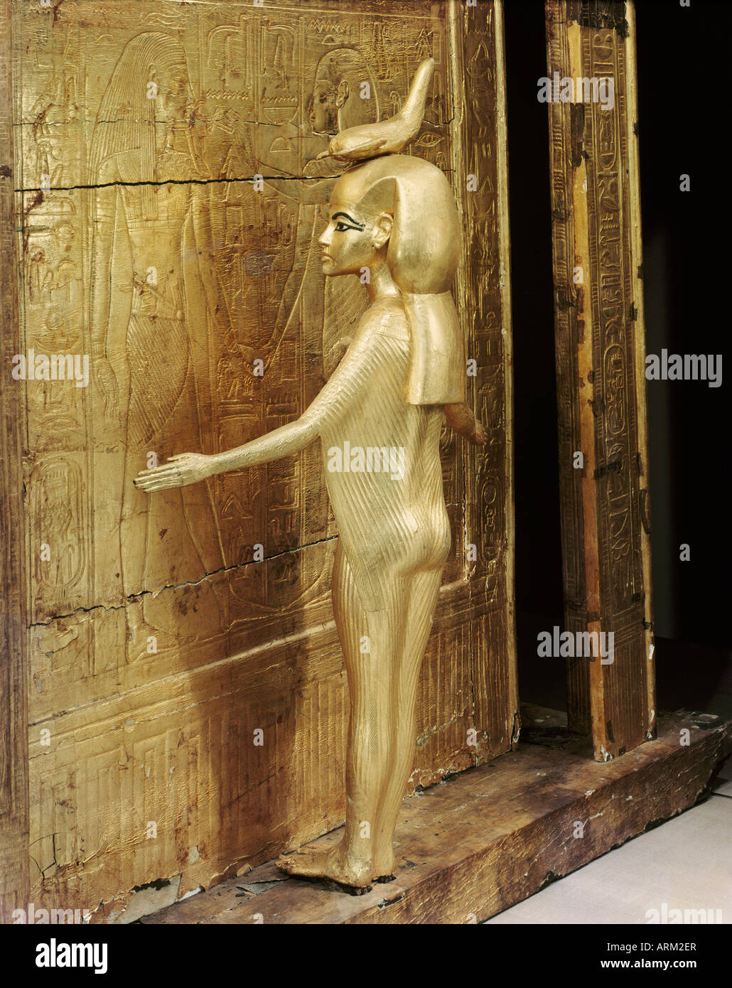 Statue de la déesse Serket protégeant les vases canopes poitrine ou de ...