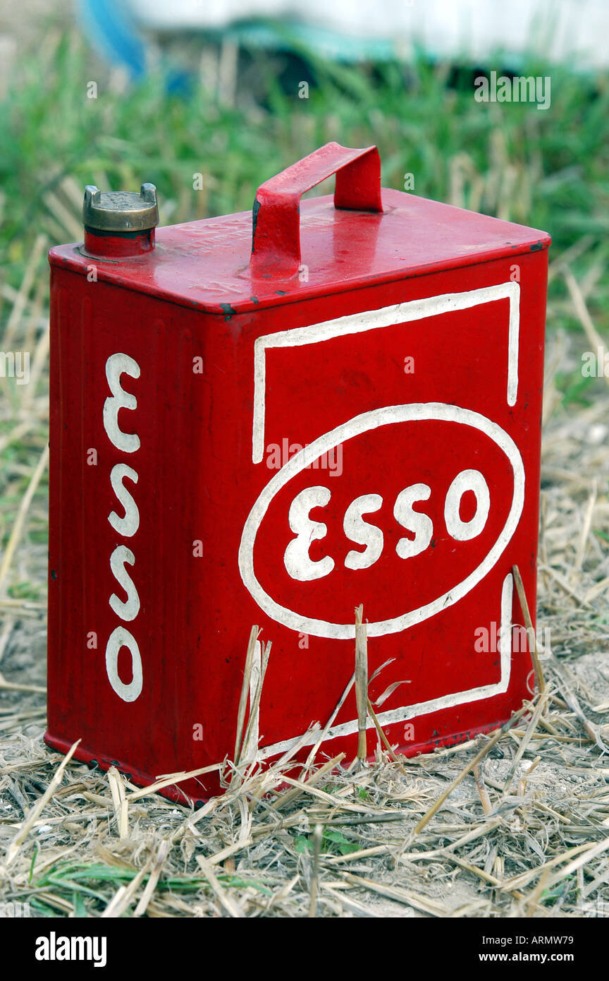 Vintage esso petrol can Banque de photographies et d’images à haute ...