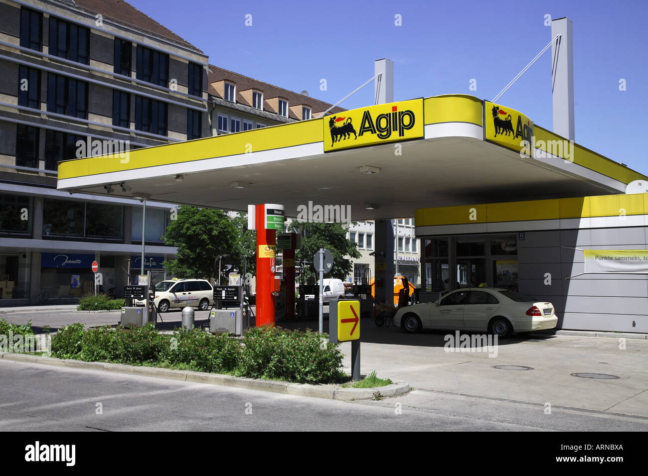 Agip gas station Banque de photographies et d’images à haute résolution ...
