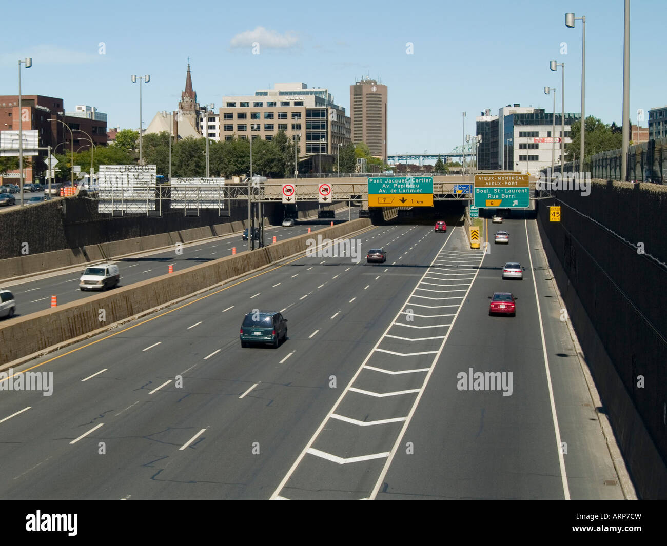 L'autoroute qui traverse la ville de Montréal, Québec Canada Photo ...